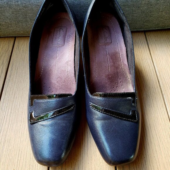 Clarks | Shoes | Euc Clarks Premium Leather Classic Navy Blue Low Heel ...